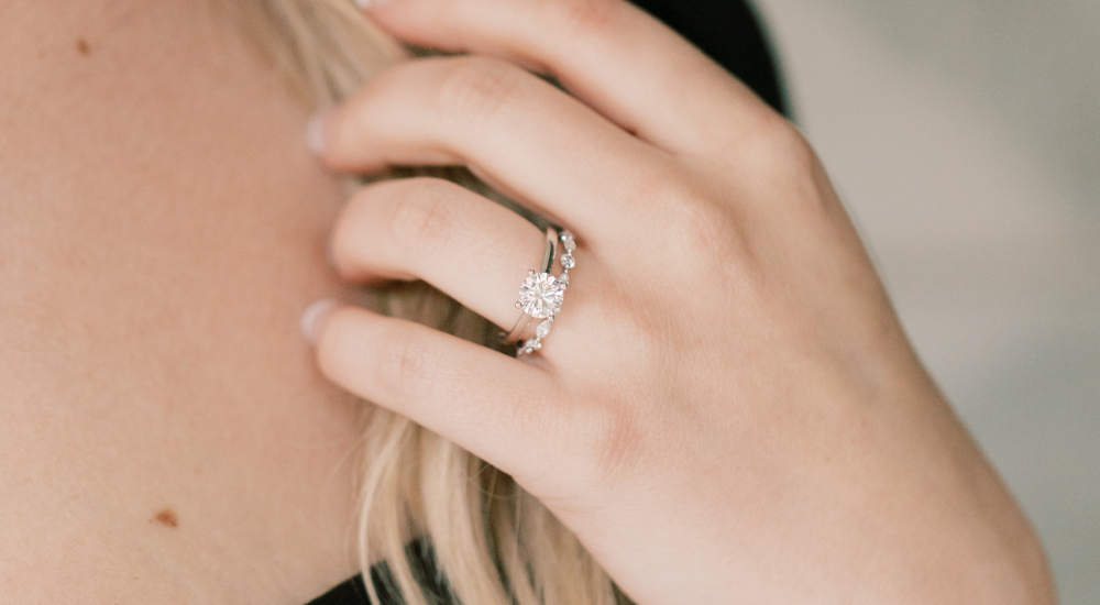 wedding rings worn on which finger